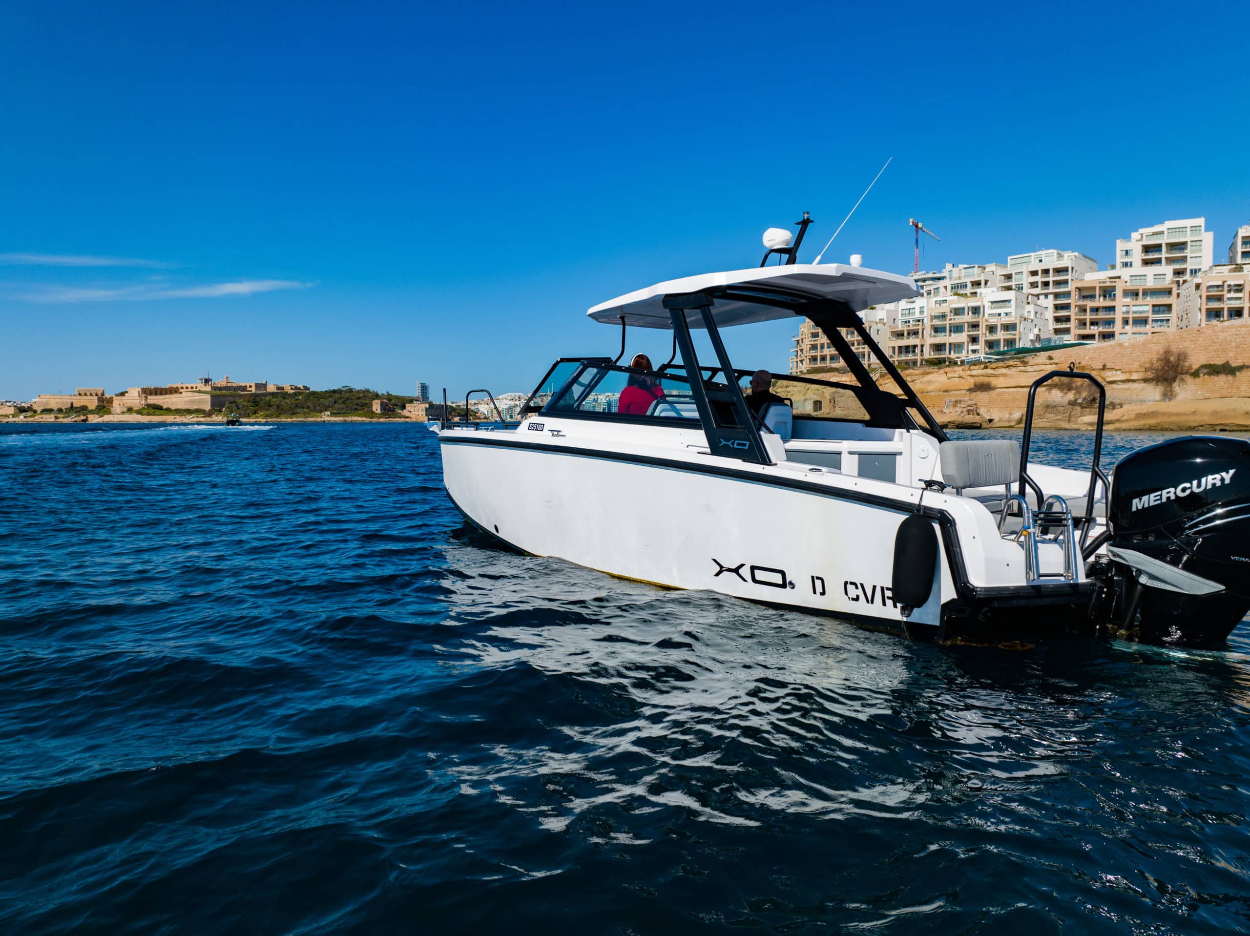 XO DSCVR 9 T-Top | Premium Adventure Cruiser | Agapi Boat Club